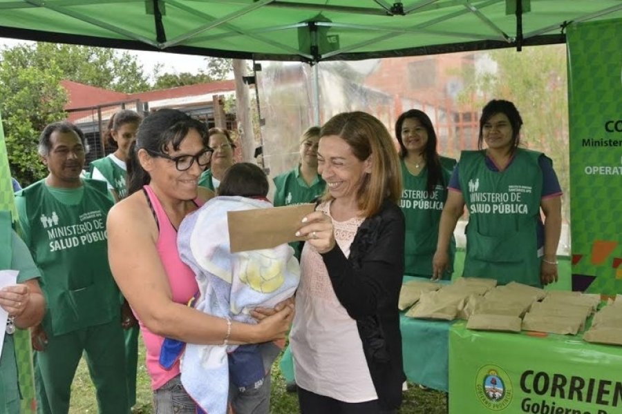 El Gobierno hizo entrega de anteojos gratuitos en el barrio La Chola ...