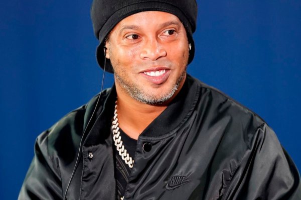 ¡La magia intacta! La vigencia de Ronaldinho a los 43 años jugando ...