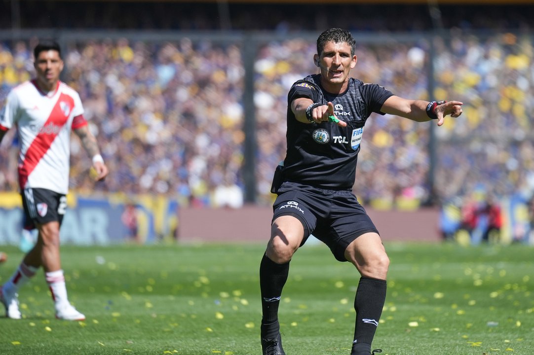 La módica sanción al árbitro Andrés Merlos: deberá donar leche en polvo ...
