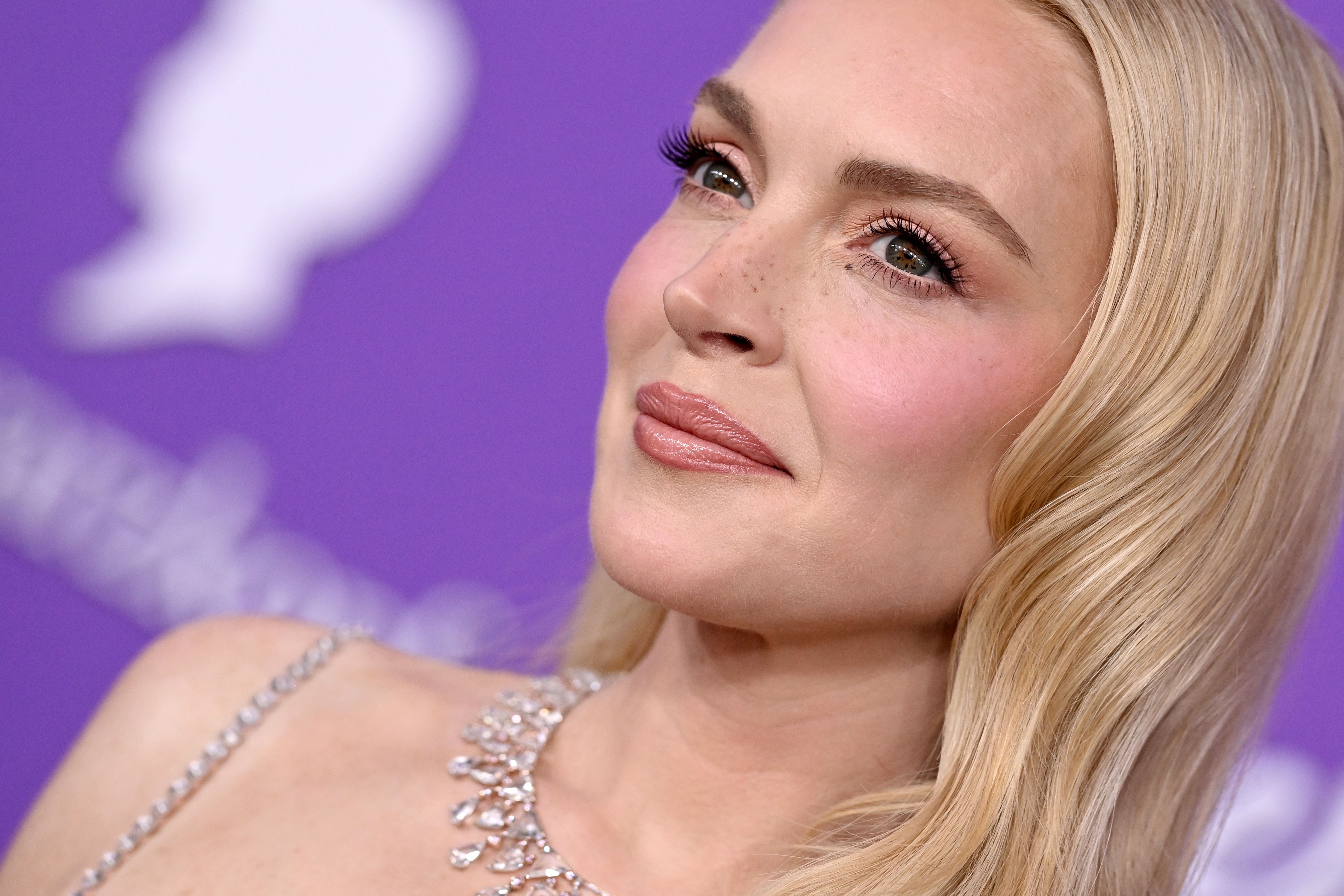 Las uñas rosé de Lindsay Lohan son la manicura más dulce del verano ...