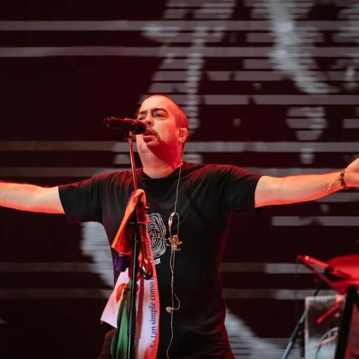 El picante mensaje del Pato Fontanet contra la Policía en el recital ...