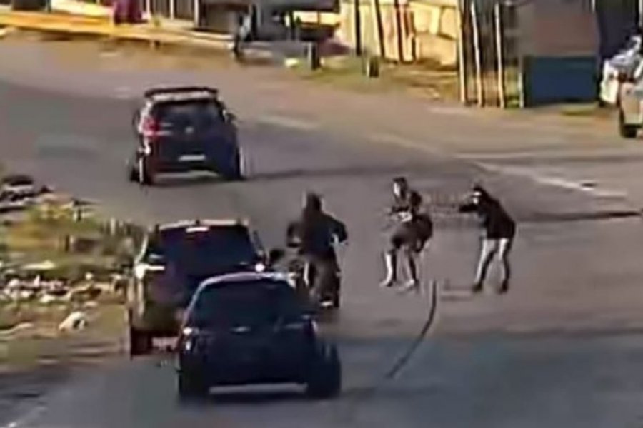 Quiso robarle a un motociclista en el Triángulo de Bernal, lo atropelló ...